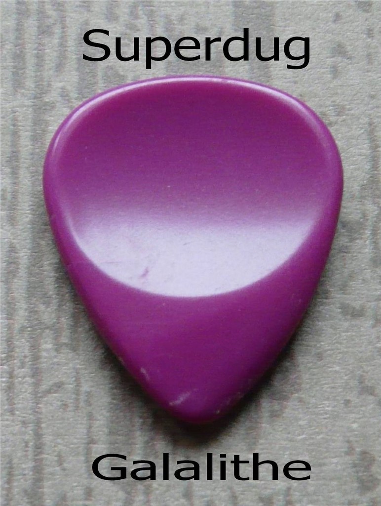 Médiator superdug en galalithe